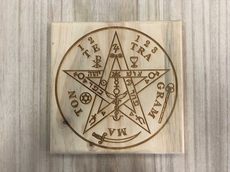 Tetragrámaton Madera Pino | Inciensos Om